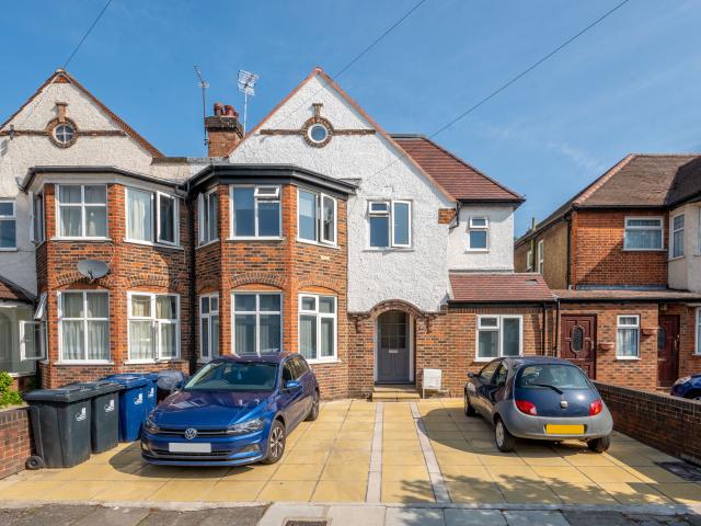 3 Bedrooms Flat for Rent in CECIL ROAD | Foxtons