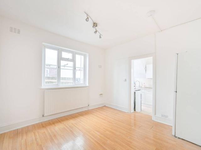 3 Bedrooms Flat for Rent in Church Road | Foxtons