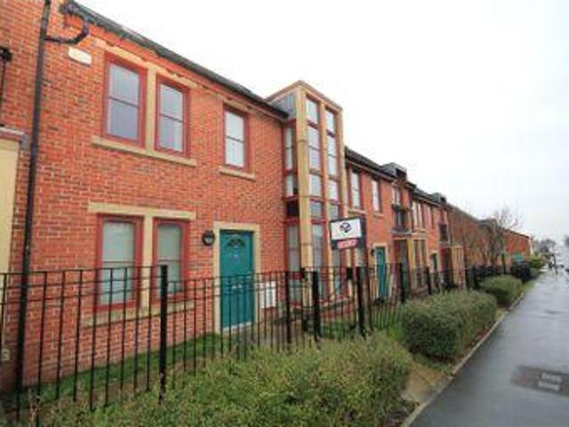3 Bedrooms Flat for rent in Church Street, Ainsworth, Bury BL2