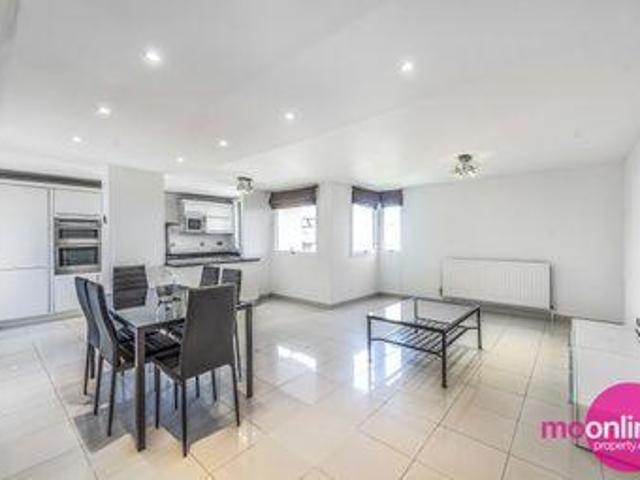 3 Bedrooms Flat for rent in Chandos Way, Golders Green, London NW11