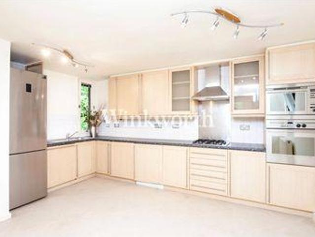 3 Bedrooms Flat for rent in Chandos Way, London NW11