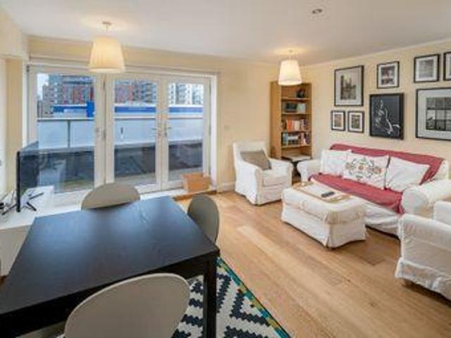 3 Bedrooms Flat for rent in Chatfield Road, London SW11