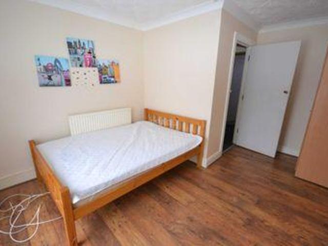 3 Bedrooms Flat for rent in Chatham Street, Reading RG1