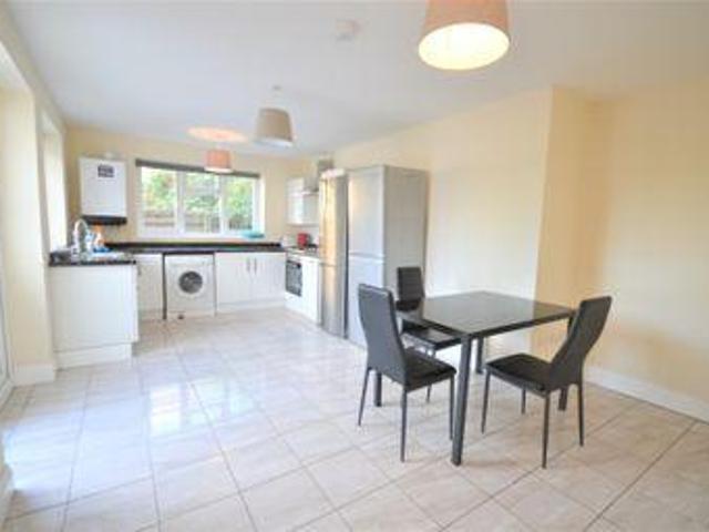 3 Bedrooms Flat for rent in Chatsworth Gardens, Acton, London W3