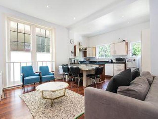 3 Bedrooms Flat for rent in Chatsworth Road, Mapesbury, London NW2