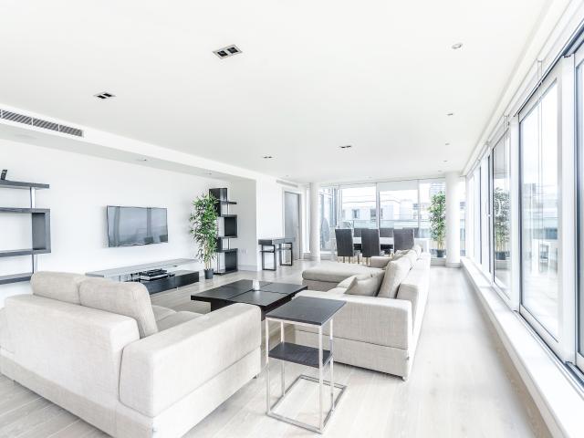 3 Bedrooms Flat for Rent in Chelsea Creek | Foxtons