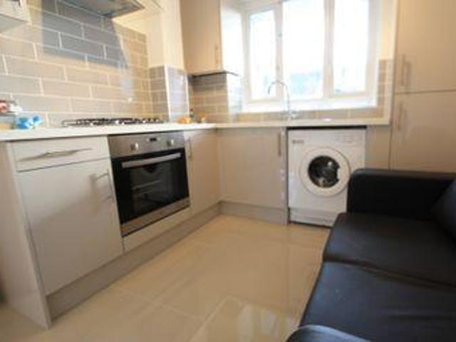3 Bedrooms Flat for rent in Cherry Cloce, Tulse Hill SW2