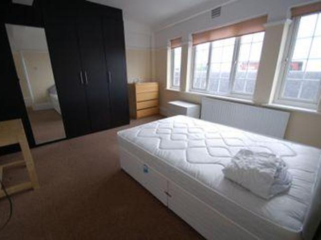 3 Bedrooms Flat for rent in Cheyne Walk, Hendon NW4