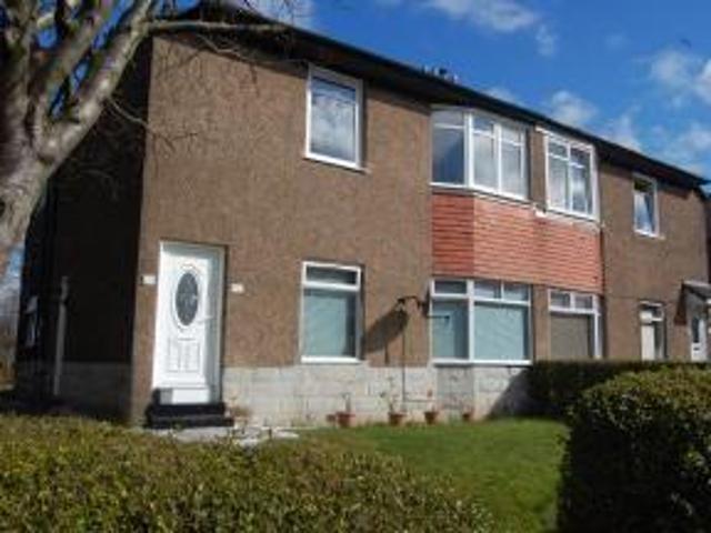 3 Bedrooms Flat for rent in Chirnside Road, Hillington, Glasgow G52