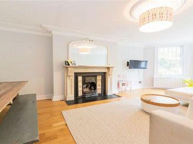 3 Bedrooms Flat for rent in Christchurch Avenue, Mapesbury, London NW6