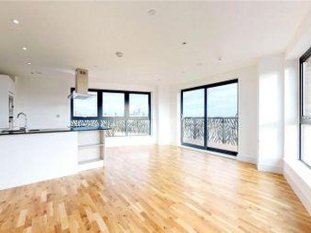 3 Bedrooms Flat for rent in City View Point, Poplar E14