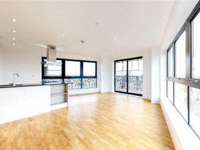 3 Bedrooms Flat for rent in City View Point, Poplar E14