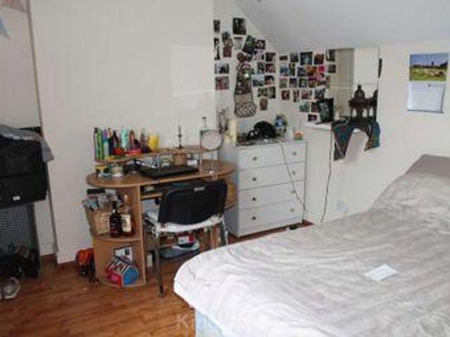 3 Bedrooms Flat for rent in City Road, Roath, Cardiff CF24