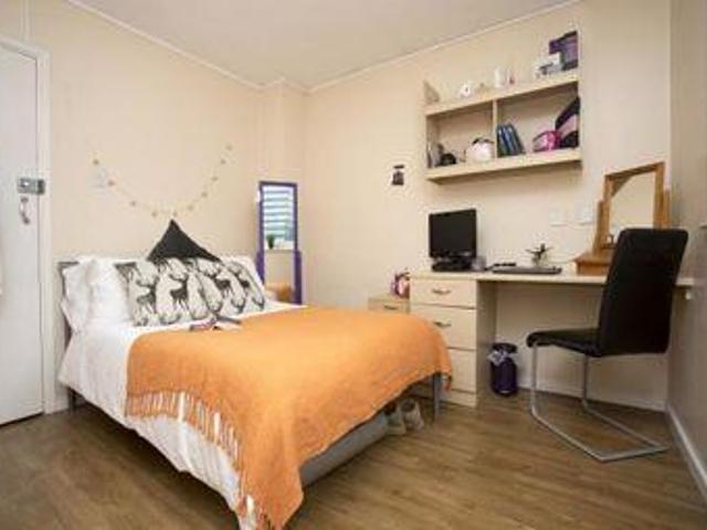 3 Bedrooms Flat for rent in Classic 3 Bed, Manchester Court, Manchester M4