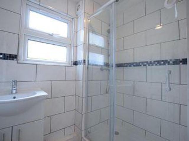3 Bedrooms Flat for rent in Clapham Road, London SW9