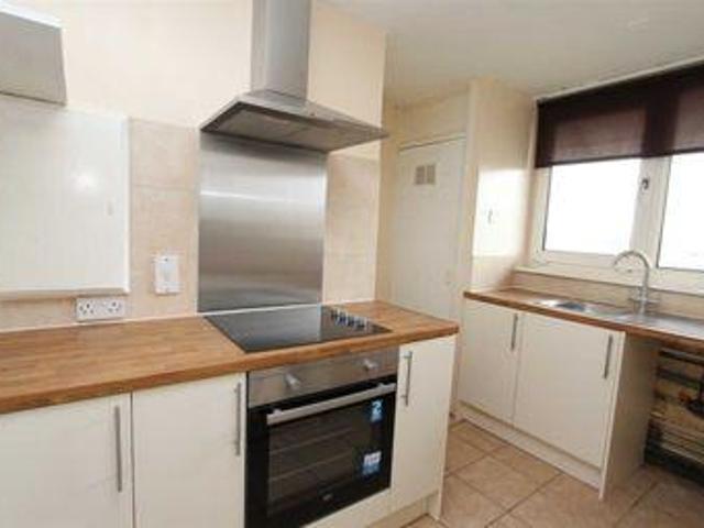 3 Bedrooms Flat for rent in Claremont Close, London E16