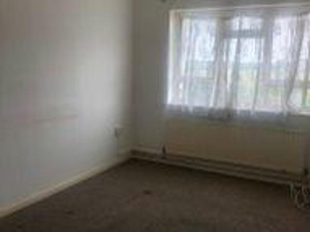 3 Bedrooms Flat for rent in Claremont Road, London NW2