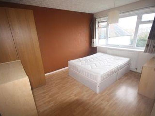 3 Bedrooms Flat for rent in Clarence Avenue, London SW4