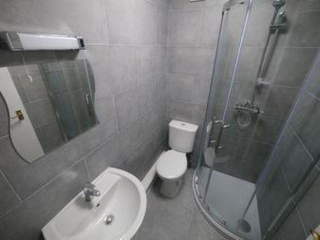 3 Bedrooms Flat for rent in Clarendon Road, Leeds LS2