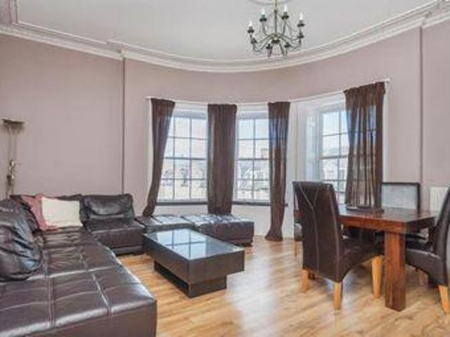 3 Bedrooms Flat for rent in Clerk Street, Edinburgh EH8