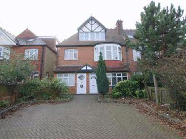 3 Bedrooms Flat for rent in Cleveland Road, London W13