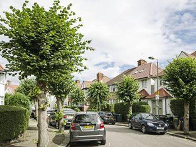 3 Bedrooms Flat for rent in Clifton Gardens, Temple Fortune NW11