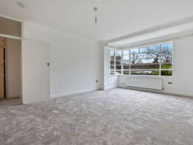 3 Bedrooms Flat for rent in Clissold Court, Greenway Close, London N4