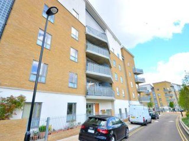3 Bedrooms Flat for rent in Clock View Crescent, London N7