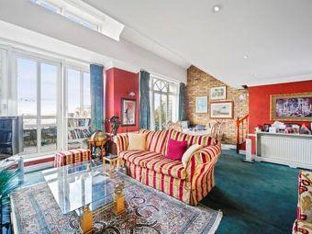 3 Bedrooms Flat for rent in Clove Hitch Quay, London SW11