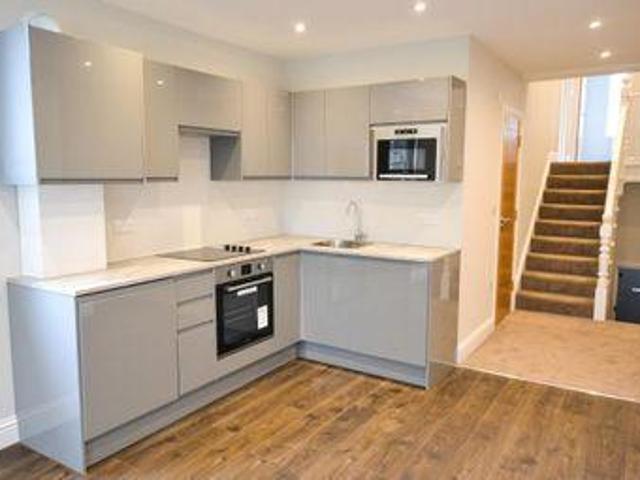 3 Bedrooms Flat for rent in Cricklewood Lane, Childs Hill, London NW2