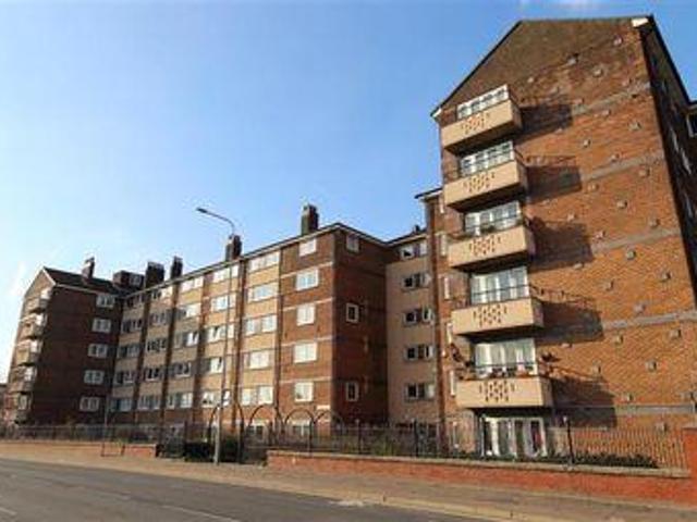3 Bedrooms Flat for rent in Crook Street, Bolton BL3