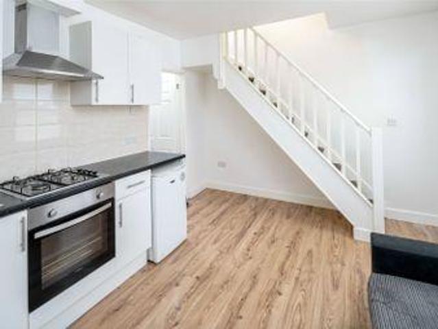 3 Bedrooms Flat for rent in Croyland Road, London N9