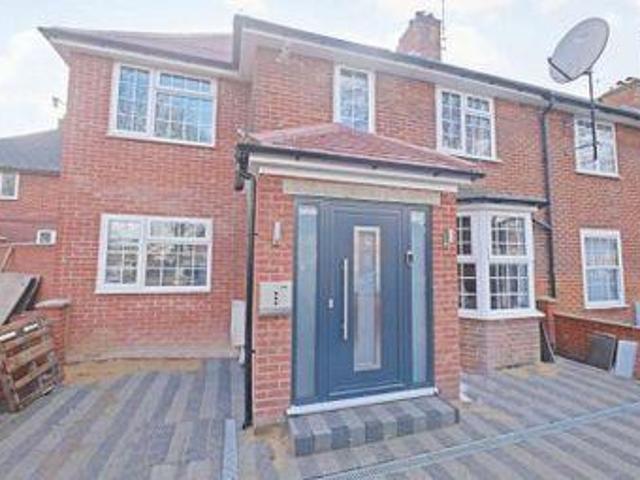 3 Bedrooms Flat for rent in Cuckoo Avenue, London W7