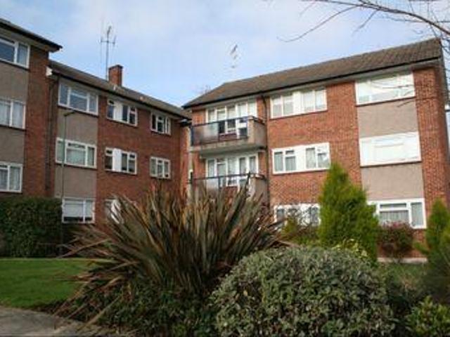 3 Bedrooms Flat for rent in Cumberland Gardens, Holders Hill Road, Hendon NW4