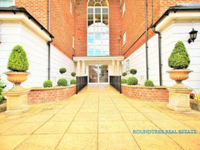 3 Bedrooms Flat for rent in Ambassador Court, Century Close, Hendon NW4
