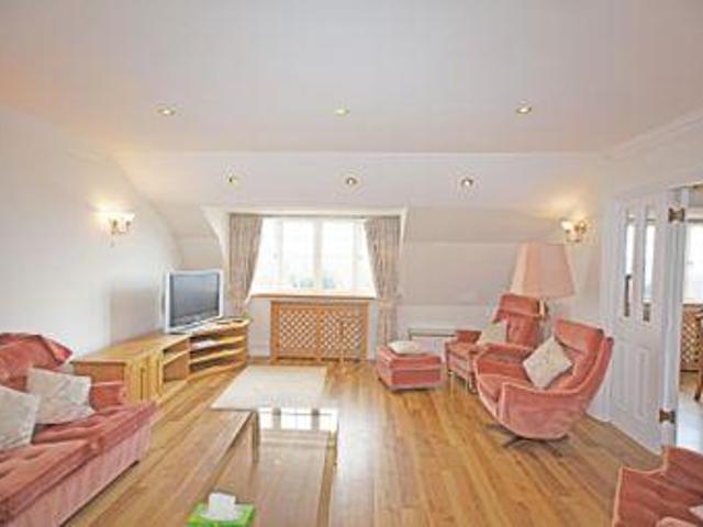 3 Bedrooms Flat for rent in Ambassador Court, Century Close, Hendon NW4