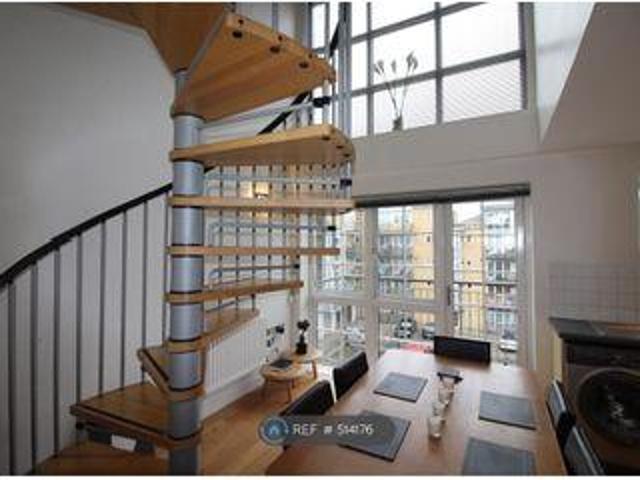 3 Bedrooms Flat for rent in Amber Court, Romford RM1