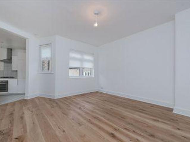 3 Bedrooms Flat for rent in Ambleside Road, London NW10