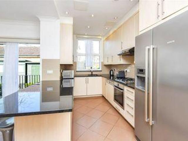 3 Bedrooms Flat for rent in Amherst Road, London W13