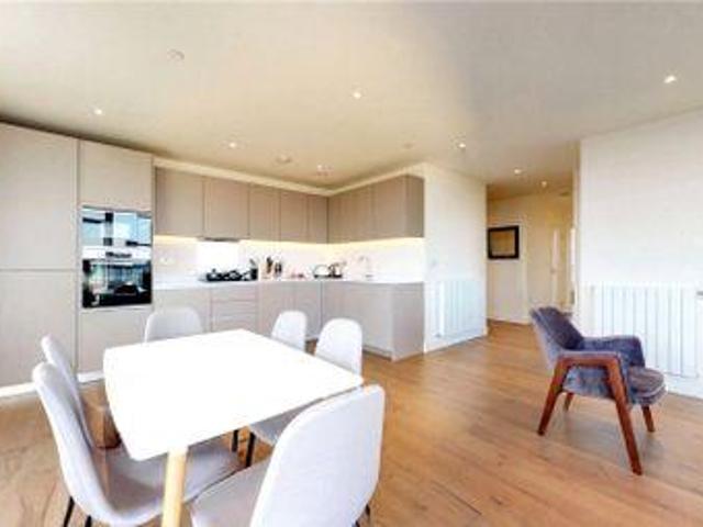 3 Bedrooms Flat for rent in Amphion House, London SE18