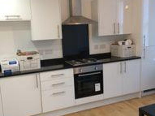 3 Bedrooms Flat for rent in Anson Road, Victoria Park M14