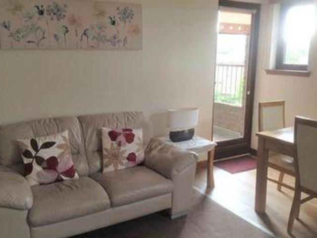 3 Bedrooms Flat for rent in Abbotsford Crescent, Edinburgh EH10