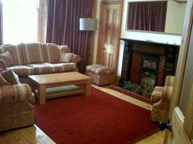 3 Bedrooms Flat for rent in Abercorn Road, Edinburgh EH8