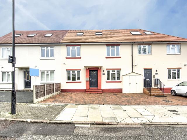 3 Bedrooms Flat for Rent in Acton | Foxtons