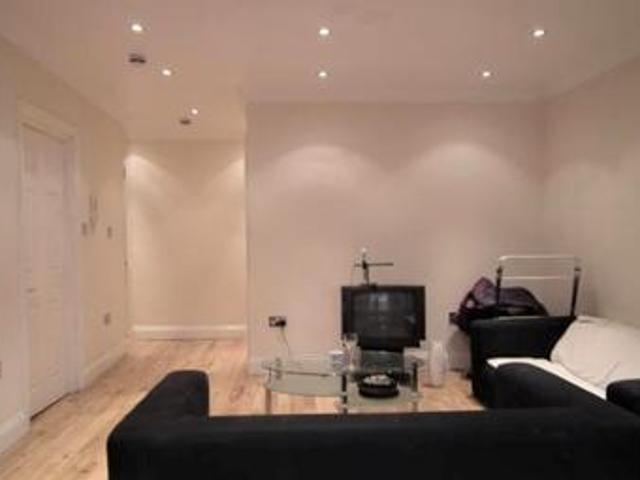 3 Bedrooms Flat for rent in Acre Lane, Brixton, London SW2