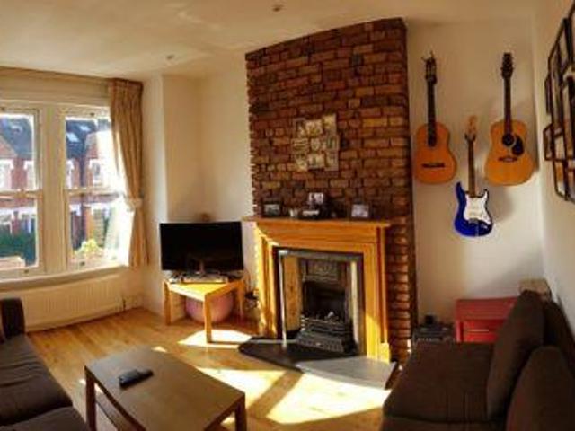 3 Bedrooms Flat for rent in Acre Road, Colliers Wood, London SW19