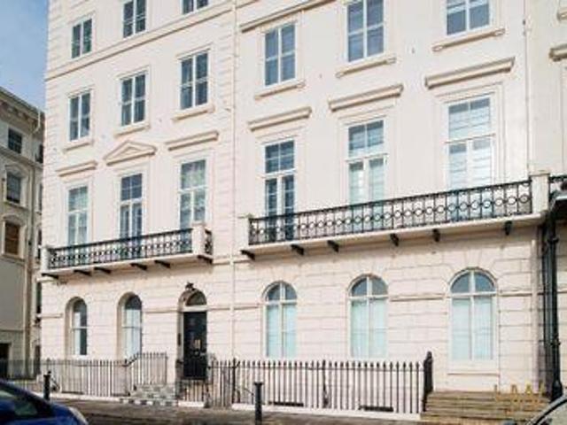3 Bedrooms Flat for rent in Adelaide Crescent, Hove, East Sussex BN3