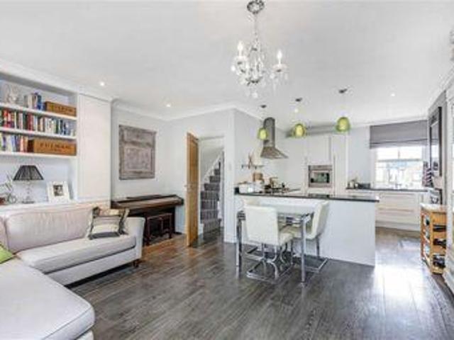 3 Bedrooms Flat for rent in Althea Street, Fulham, London SW6