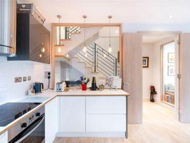 3 Bedrooms Flat for rent in Althea Street, Fulham, London SW6