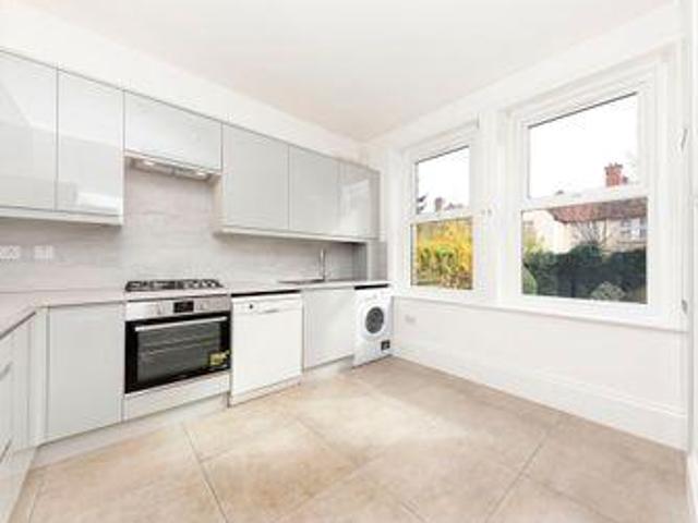 3 Bedrooms Flat for rent in Alwyne Road, London SW19